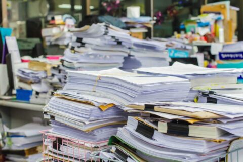 Effects and Hazards of a Messy Workplace | Clean Method